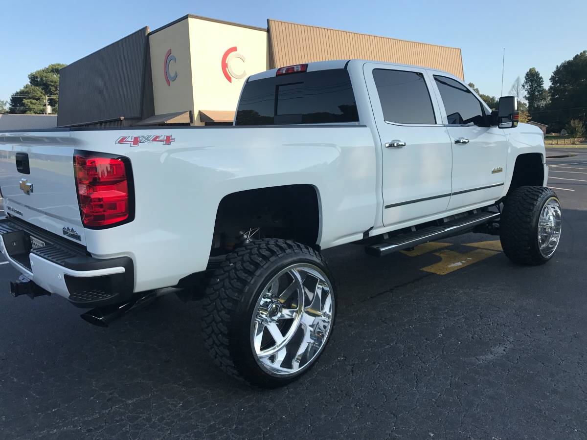 #80 2017 Chevrolet Silverado 2500 diesel white